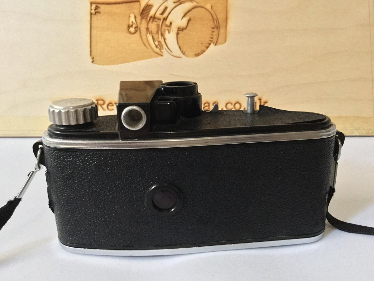 Rare Agilax Agiflash 35mm film camera. One of the first civilian camer ...